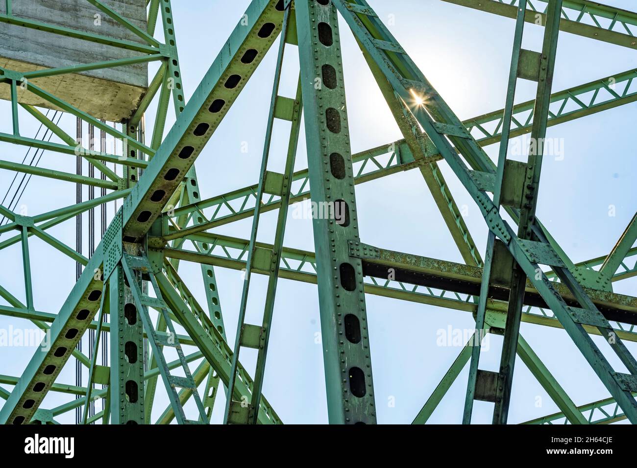 Glint of sunlight on the part of sectional transportation truss Lift ...