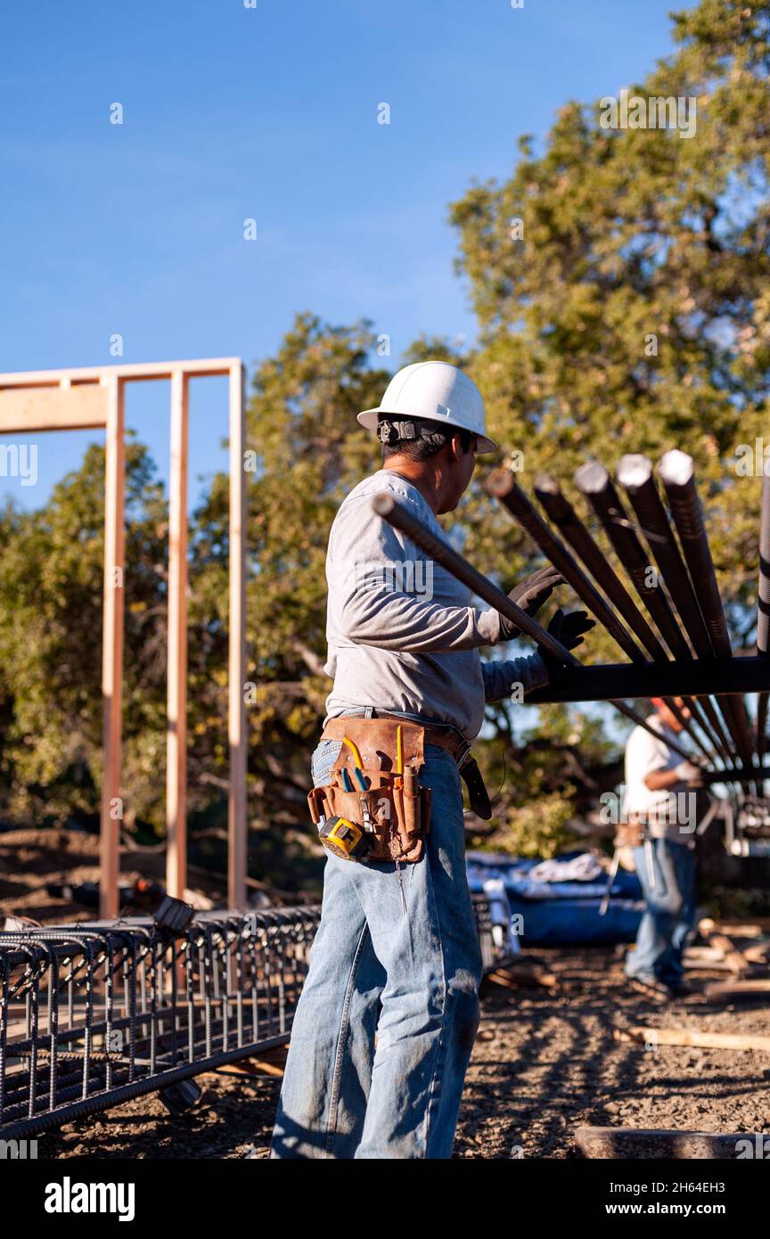 Rebar building cages hi-res stock photography and images - Alamy