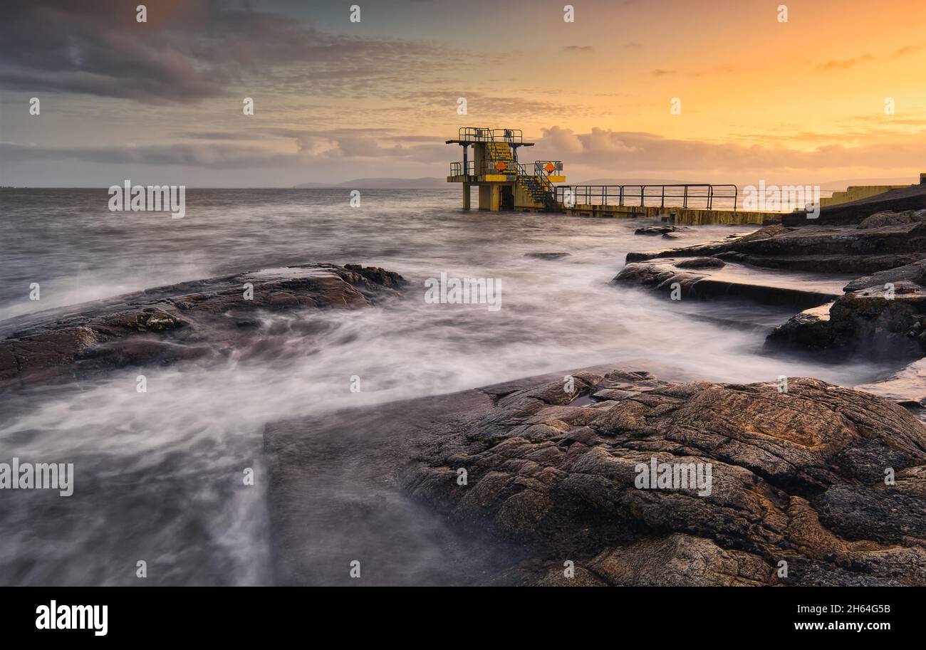 Beautiful seascape sunset scenery of Blacrock diving tower on Salthill ...