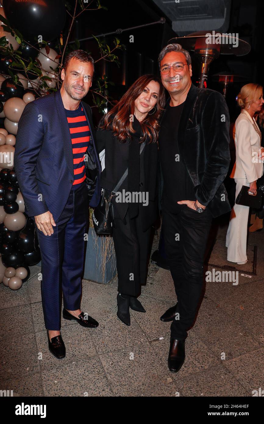 Berlin, Germany. 12th Nov, 2021. Stephan Luca (l-r), Simone Thomalla ...