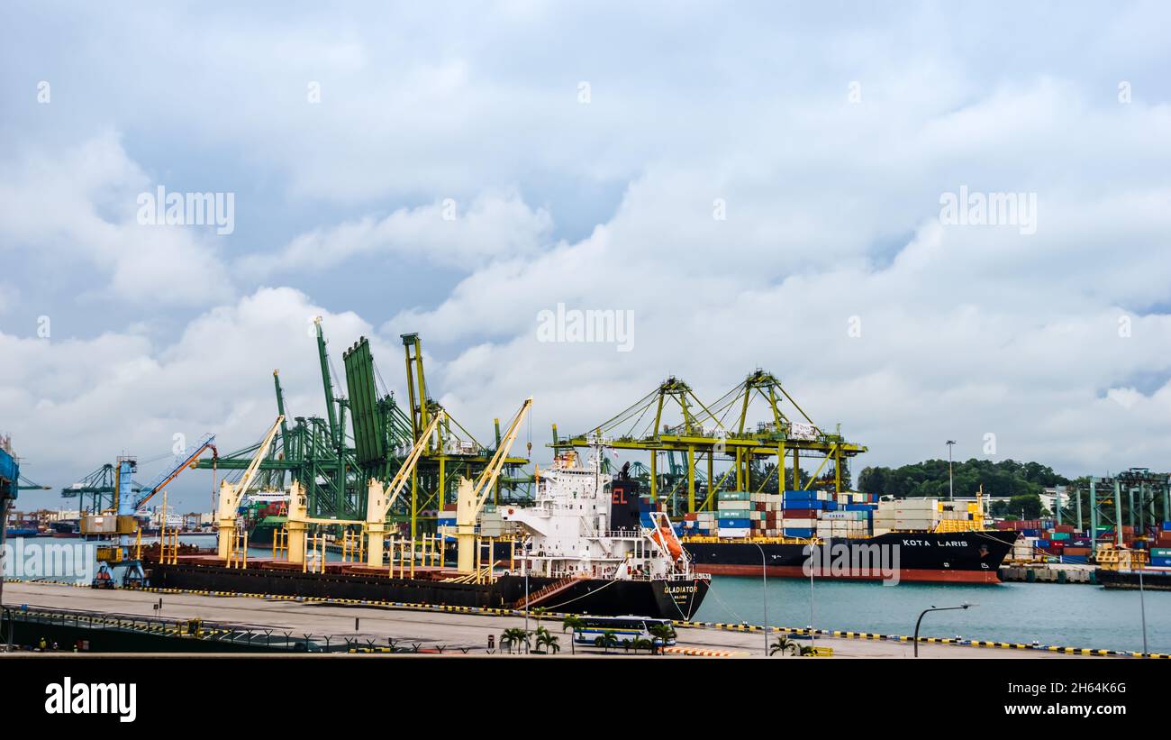 Brani container terminal singapore hi-res stock photography and images ...