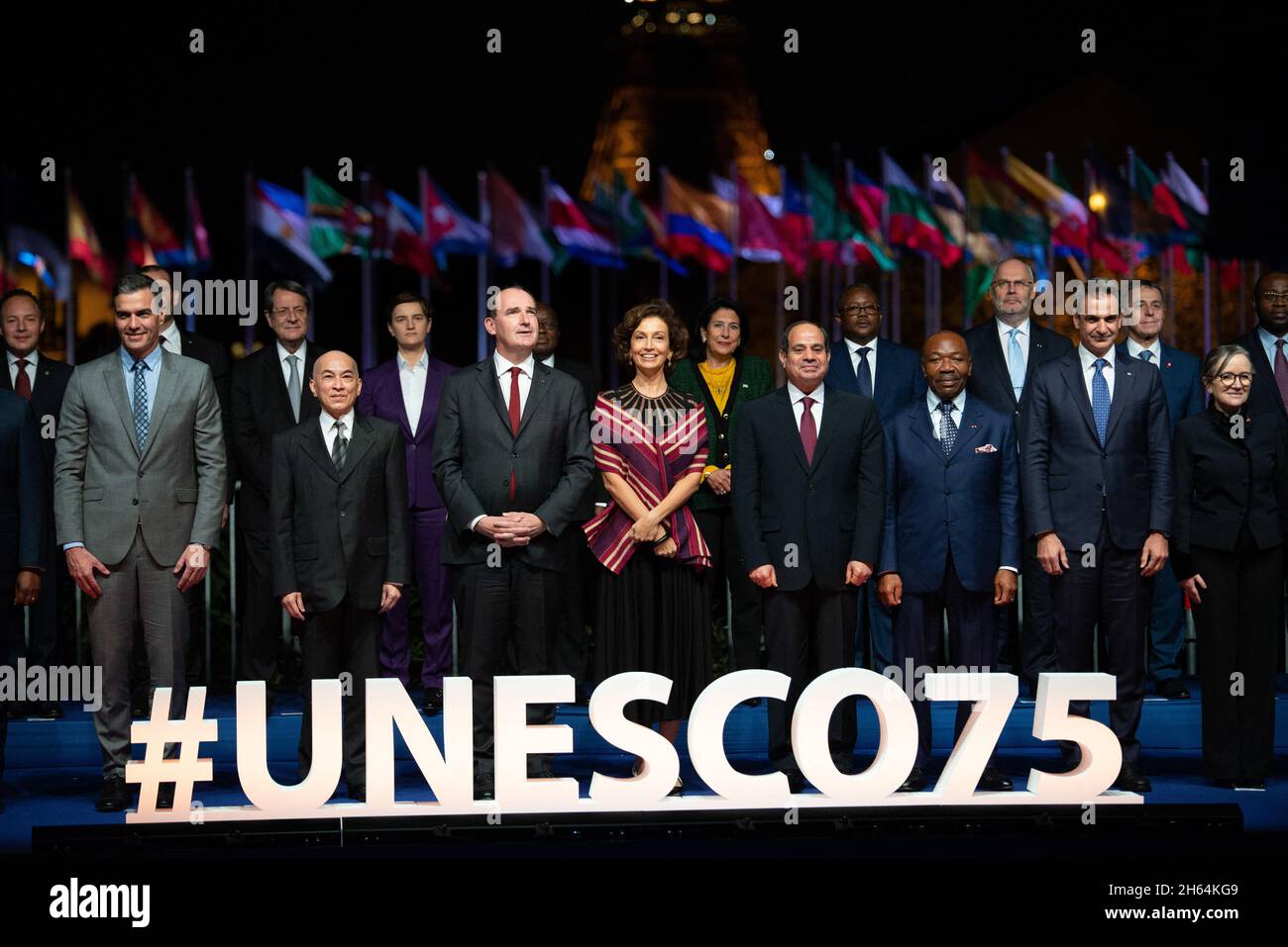 Paris, France. 12th Nov, 2021. International leaders pose for a family ...