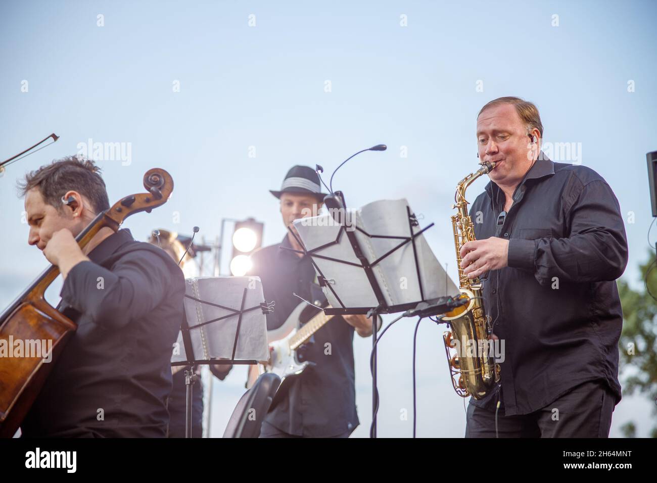 Orchestral ensemble stage hi-res stock photography and images - Alamy
