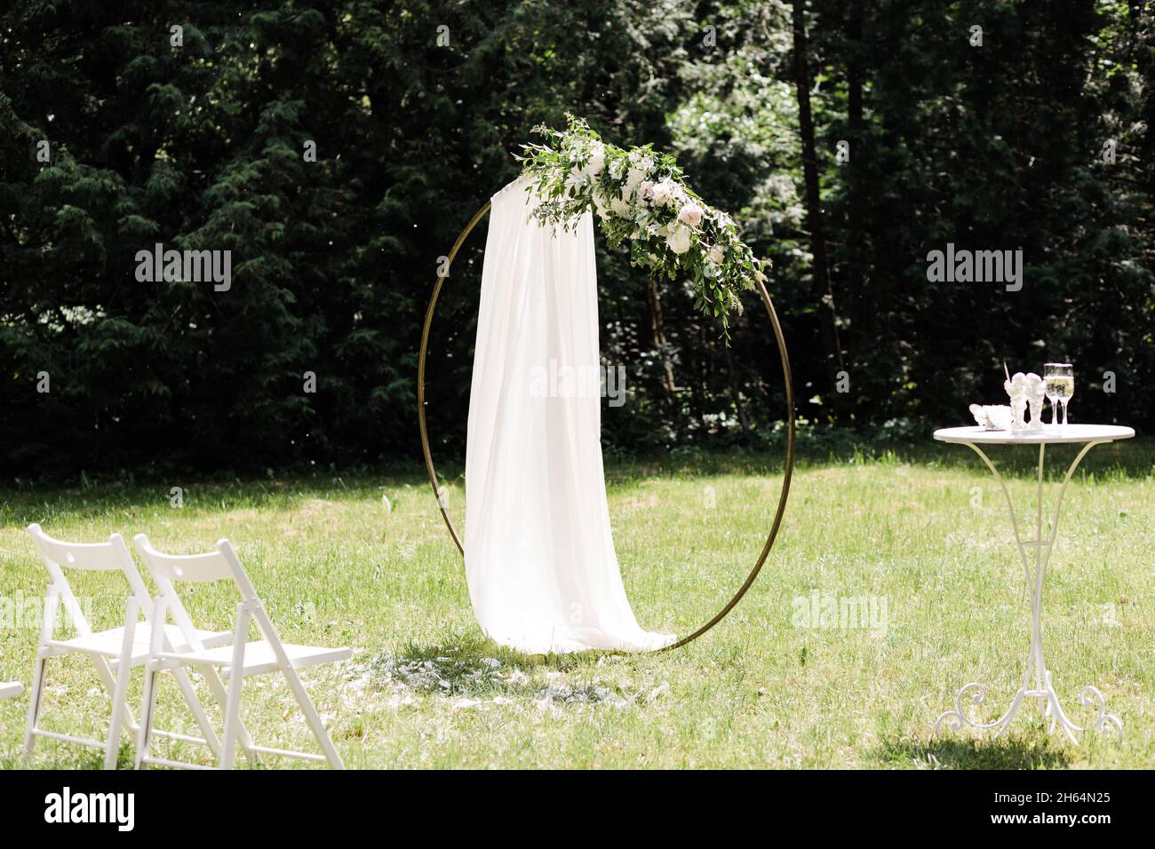 Round wedding arch on a background of trees Stock Photo - Alamy