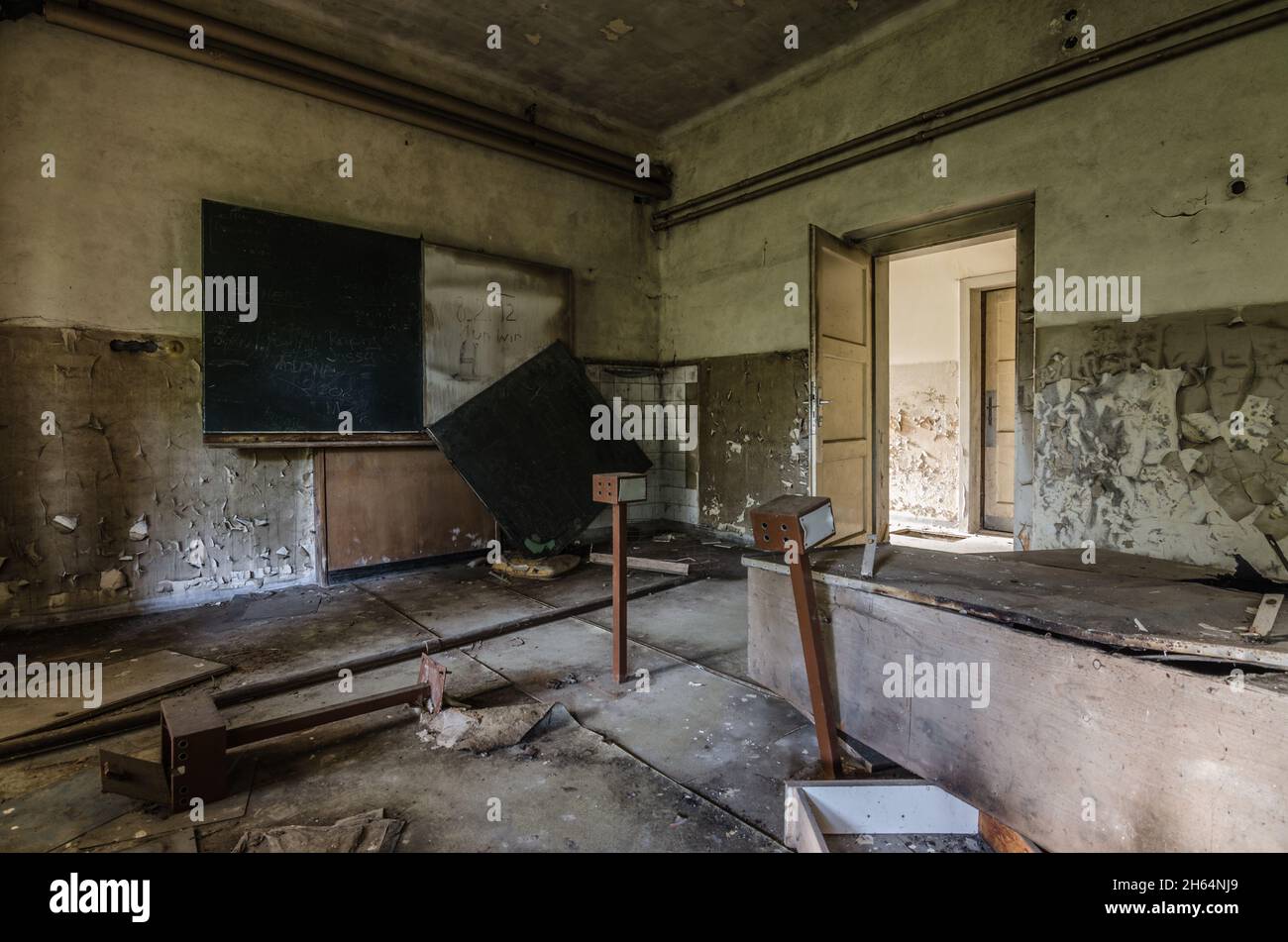 Dark classroom hi-res stock photography and images - Alamy