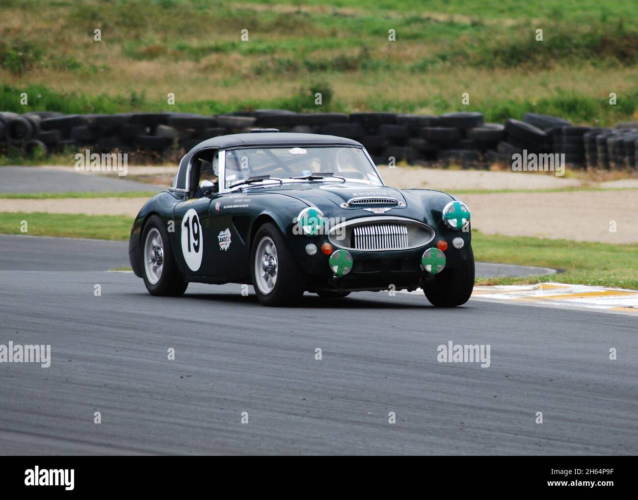 #19 Frank Karl's Austin Healey at Hampton Downs race circuit, souty of ...