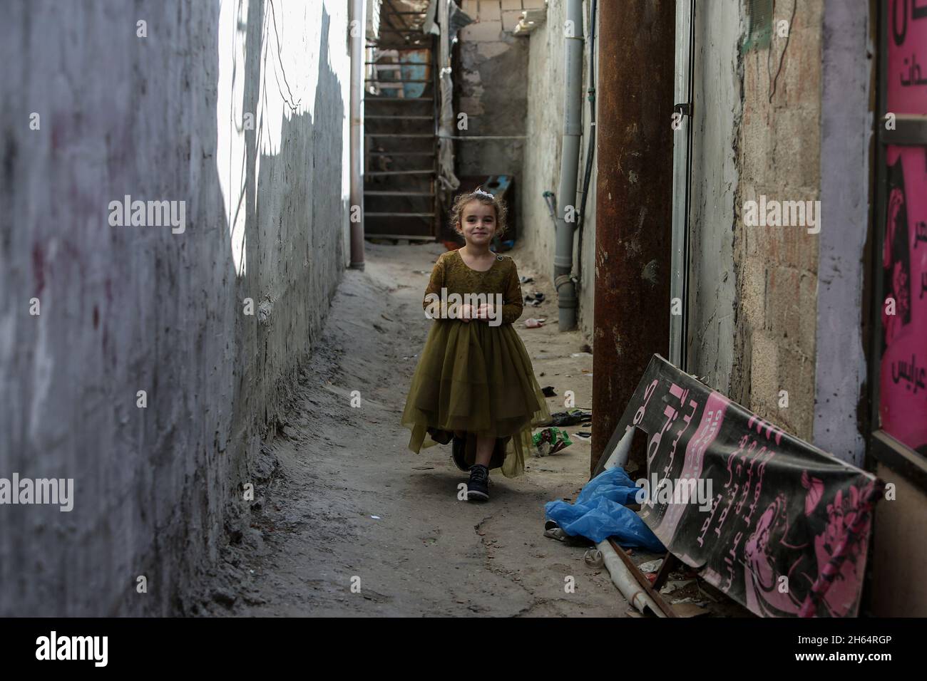 Palestinian children on the street of Rafah refugee camp in the ...