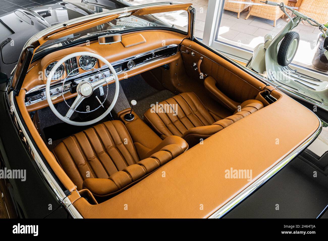 Sl 300 mercedes interior hi-res stock photography and images - Alamy