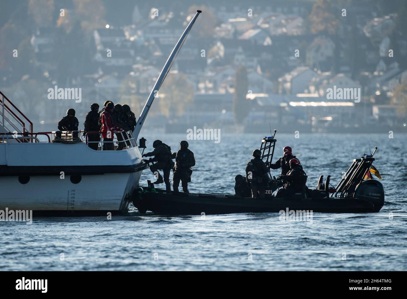 09 November 2021, Baden-Wuerttemberg, Überlingen: Special Operations ...