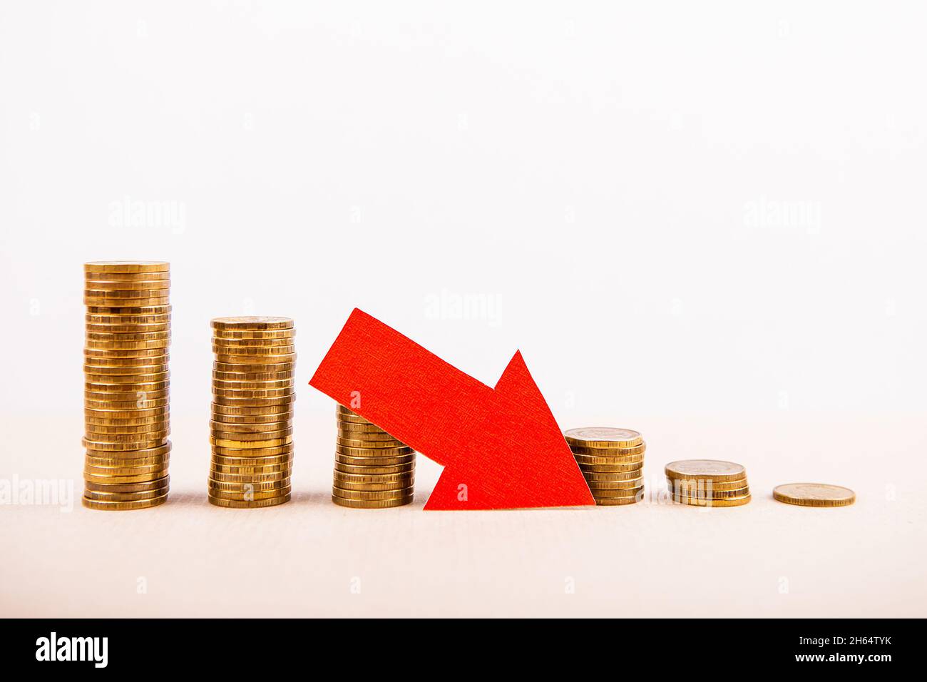 Red arrow decline symbol hi-res stock photography and images - Alamy