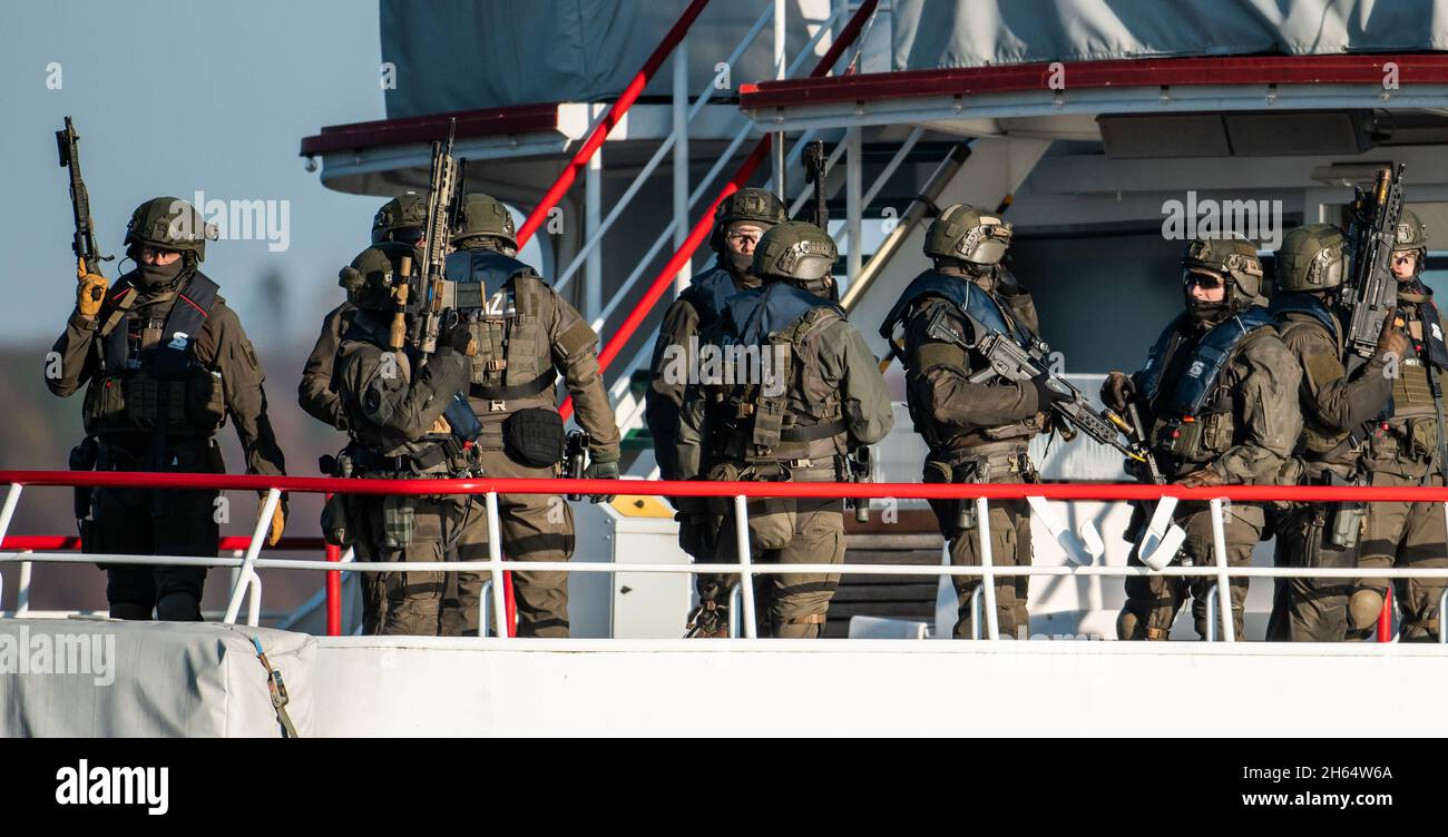 09 November 2021, Baden-Wuerttemberg, Überlingen: Special Operations ...