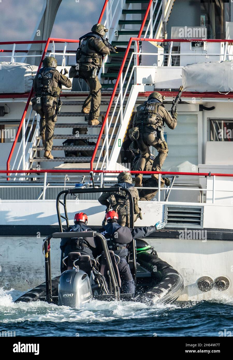 09 November 2021, Baden-Wuerttemberg, Überlingen: Special Operations ...