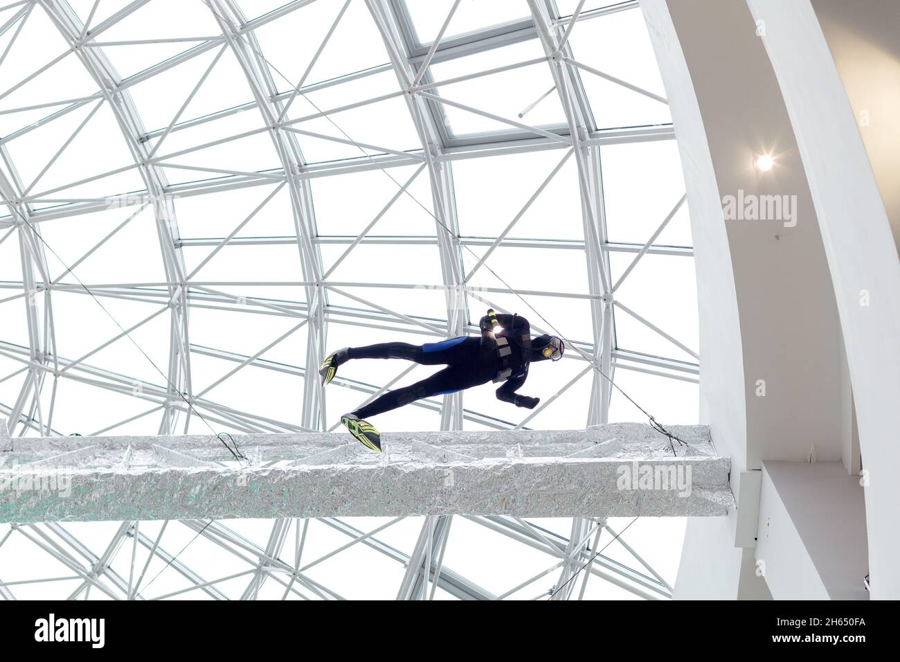 Divers descent hi-res stock photography and images - Alamy