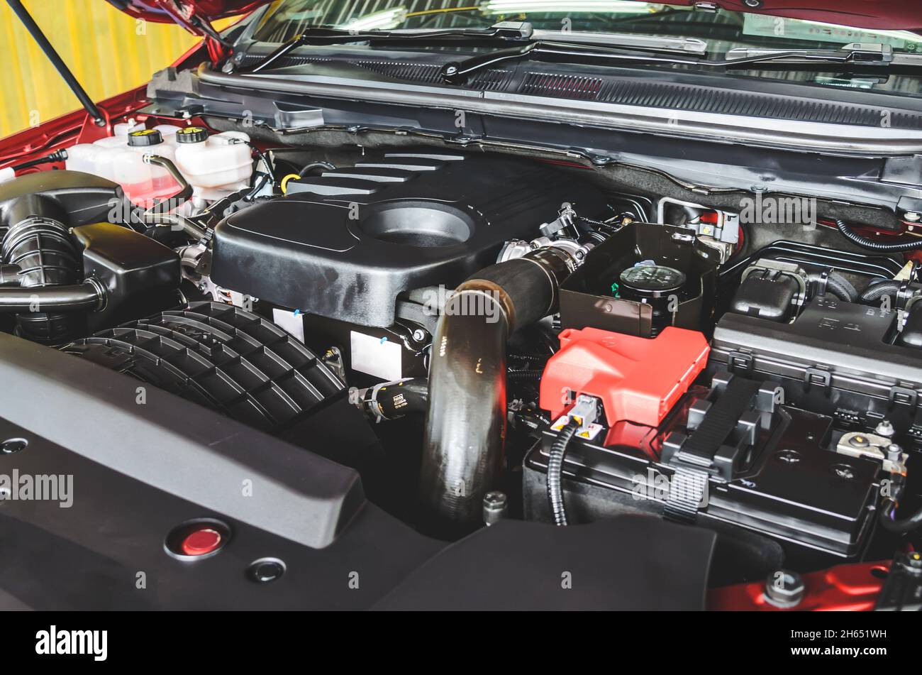 Car engine bay hood up hi-res stock photography and images - Alamy