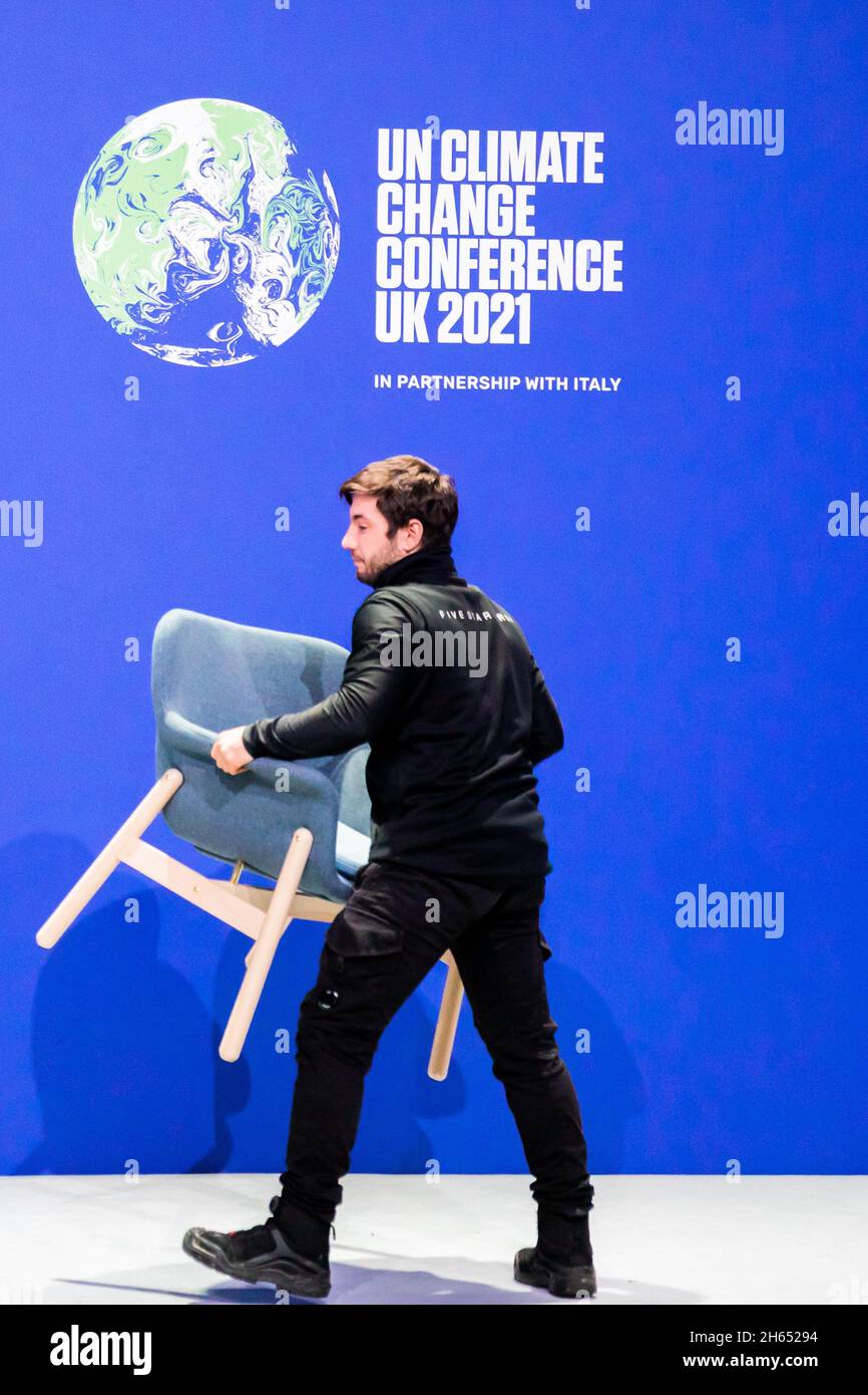 Glasgow uk chair cop26 hi-res stock photography and images - Alamy