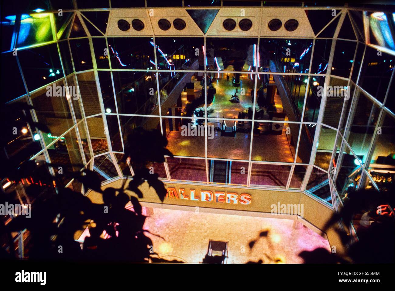 Eastgate International Shopping Centre, Opening day of the then largest ...