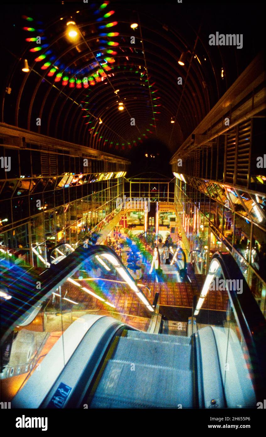 Eastgate International Shopping Centre, Opening day of the then largest ...