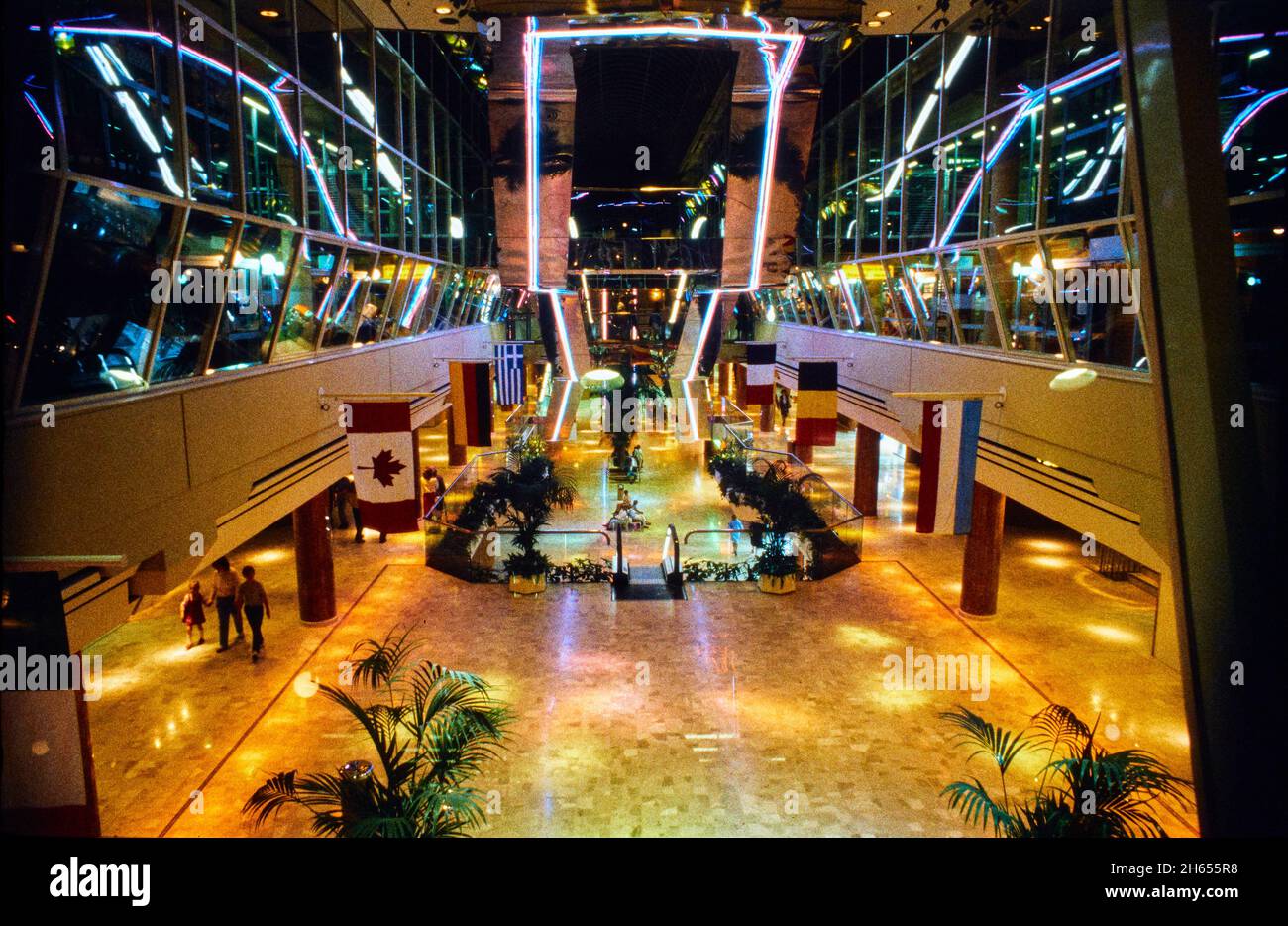 Eastgate International Shopping Centre, Opening day of the then largest ...