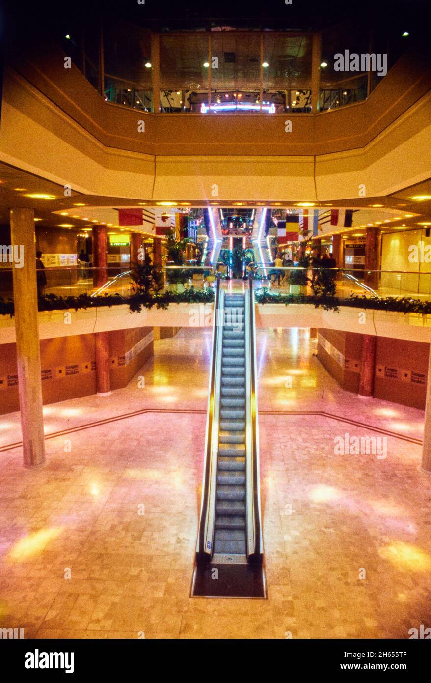 Eastgate International Shopping Centre, Opening day of the then largest ...