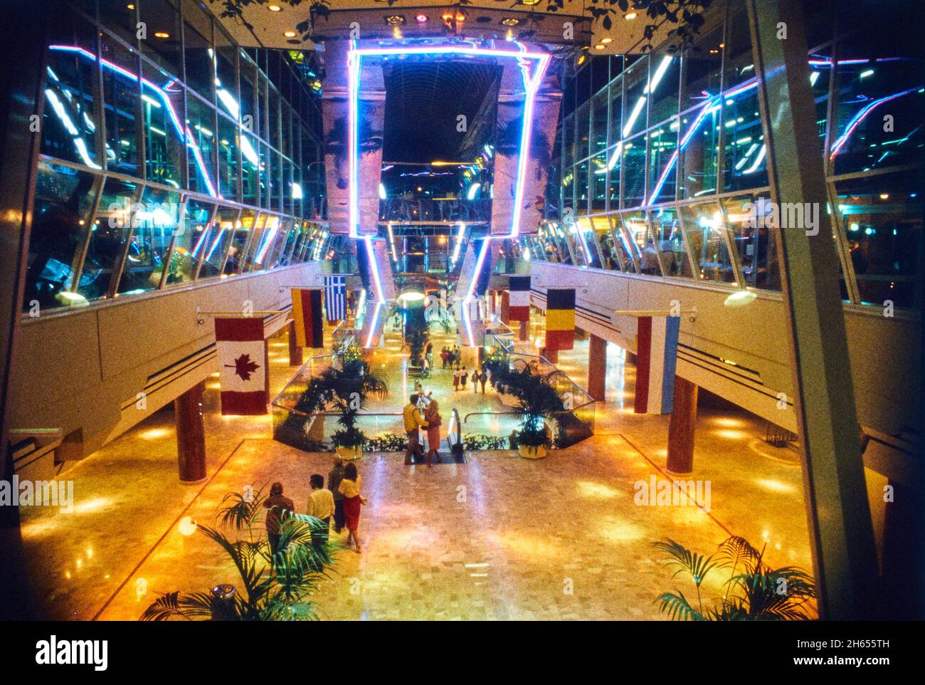 Eastgate International Shopping Centre, Opening day of the then largest ...