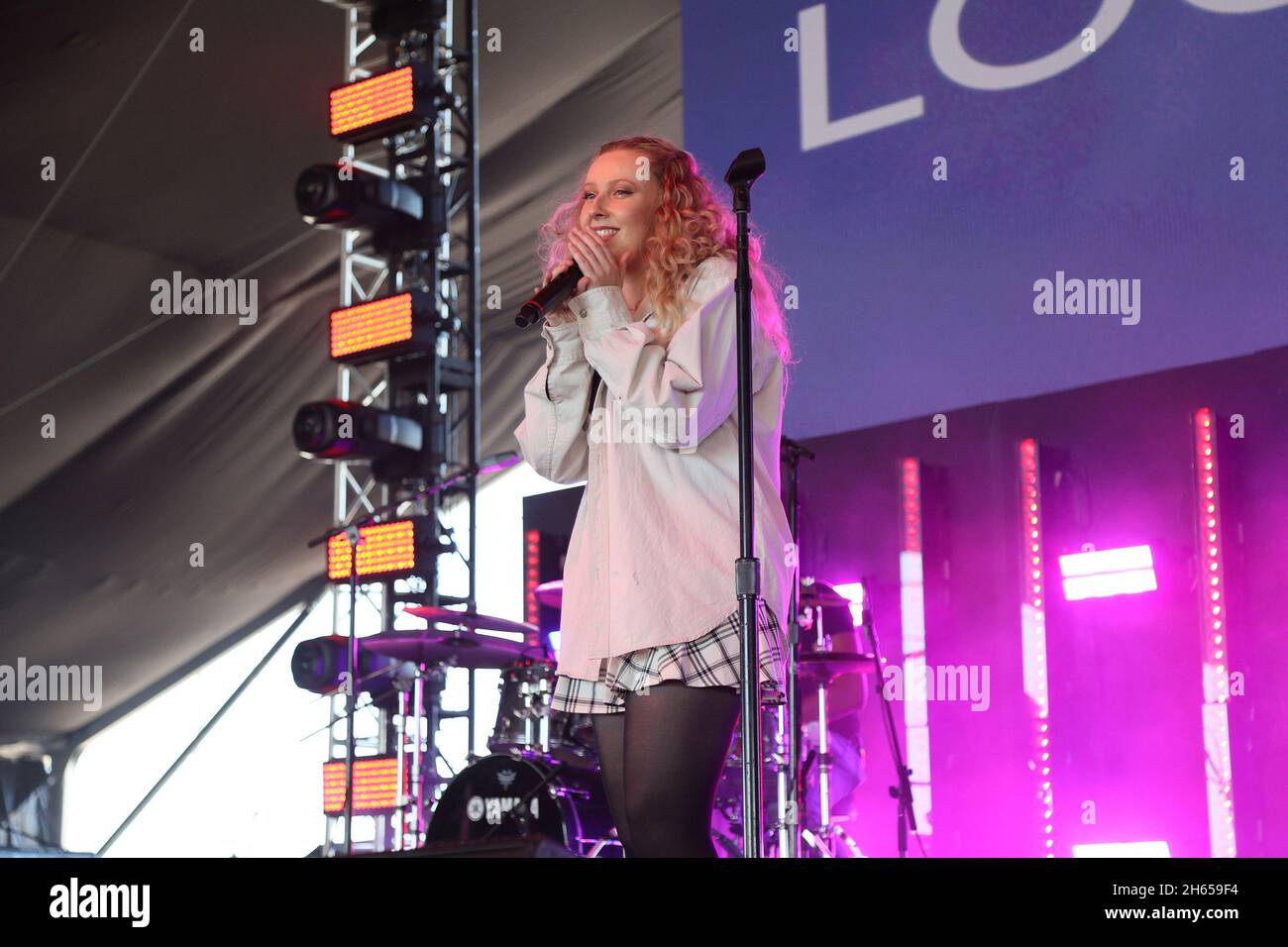 Las Vegas, USA. 13th Nov, 2021. Toronto-based artist LOONY performs on ...