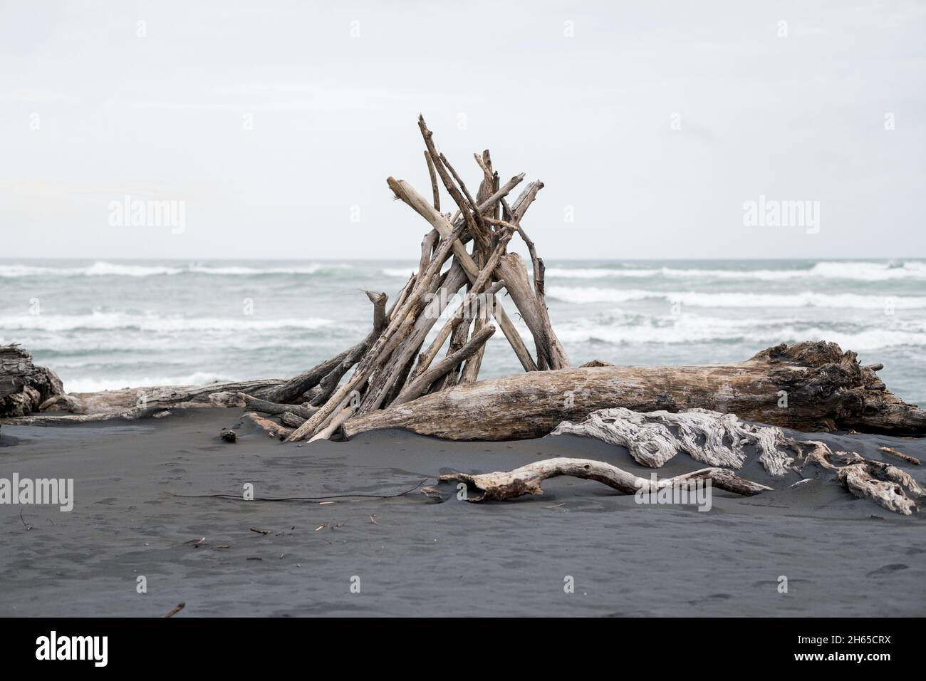 Magnetic black sand on the beach, New Zealand Stock Photo - Alamy