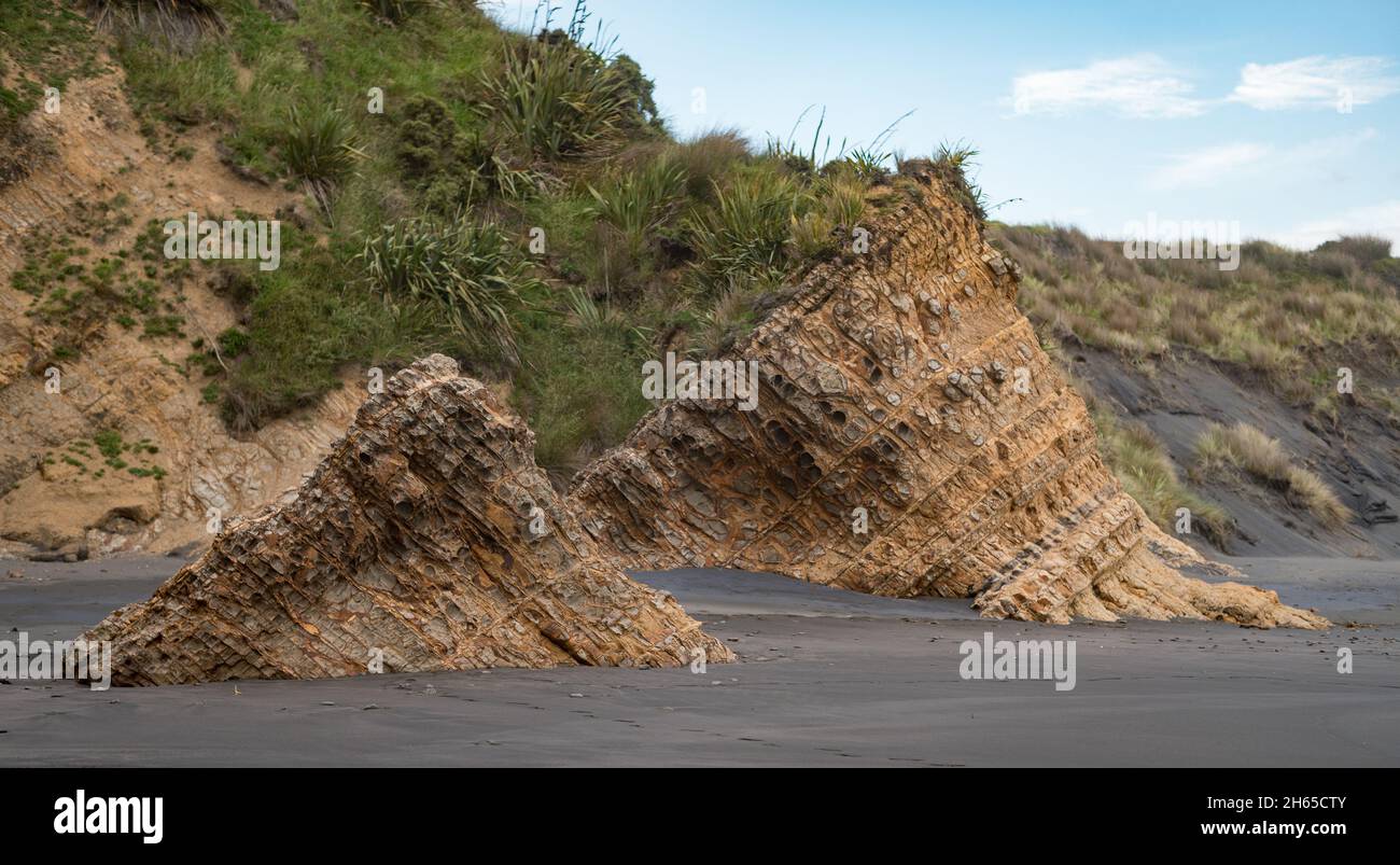 Magnetic black sand on the beach, New Zealand Stock Photo - Alamy