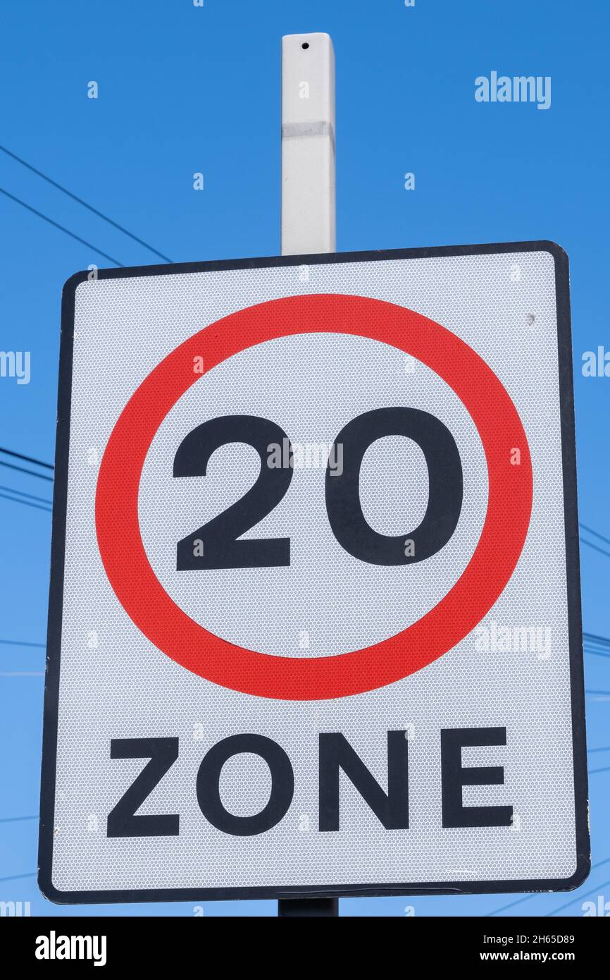 Sign indicating 20mph zone in Liverpool May 2021 Stock Photo - Alamy