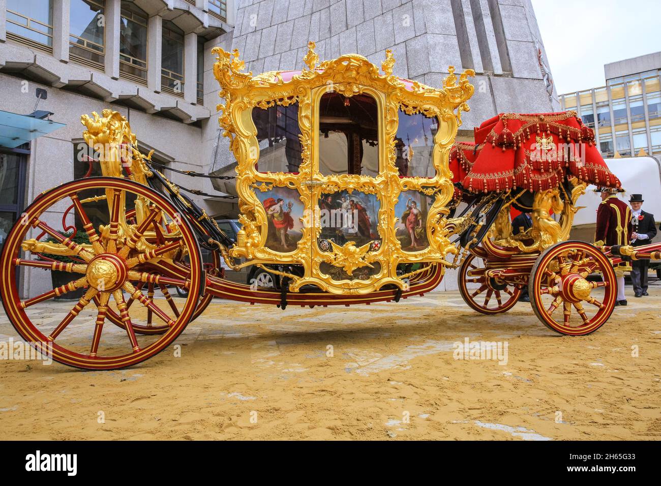 Gold state carriage hi-res stock photography and images - Alamy
