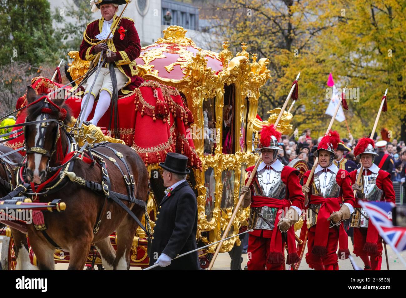 Royal gold coach hi-res stock photography and images - Alamy