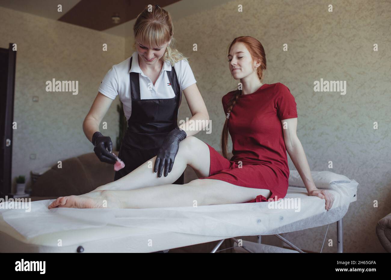 Carrying out the depilation procedure . A confident professional ...
