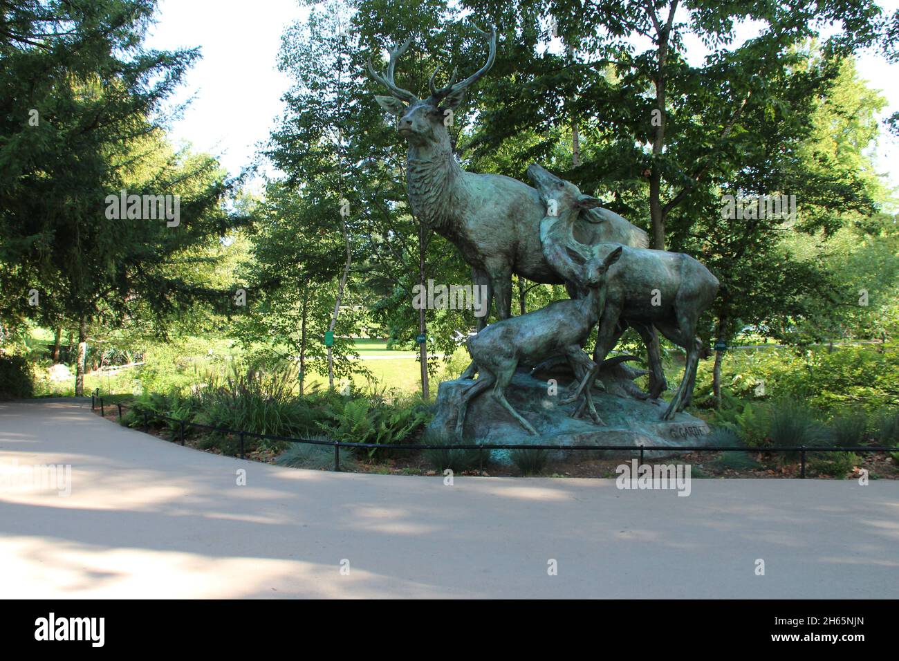 statue of a deer, a doe and a fawn in nantes (france Stock Photo - Alamy