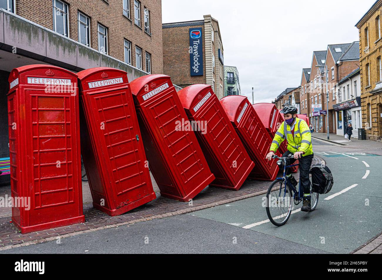 KINGSTON LONDON, UK. 13 Nov, 2021. A sculpture "Out of Order"by David ...