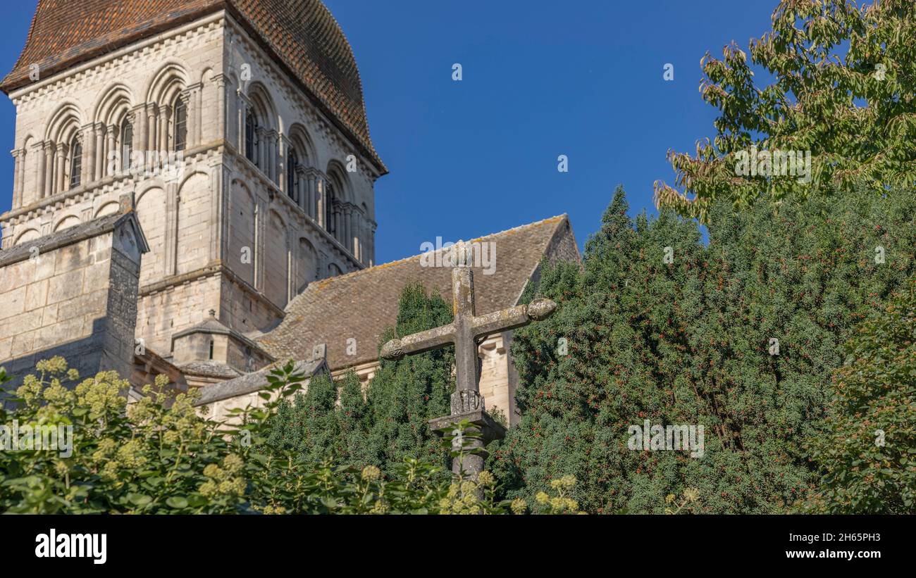 Stone cross against a blue sky and ornate church Stock Photo - Alamy