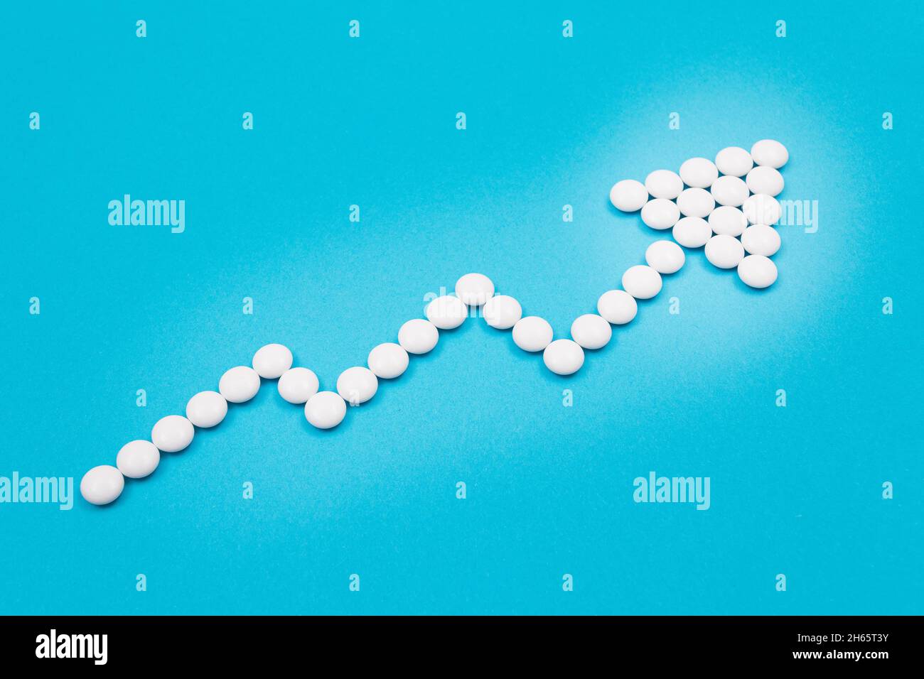 Upward arrow hi-res stock photography and images - Alamy