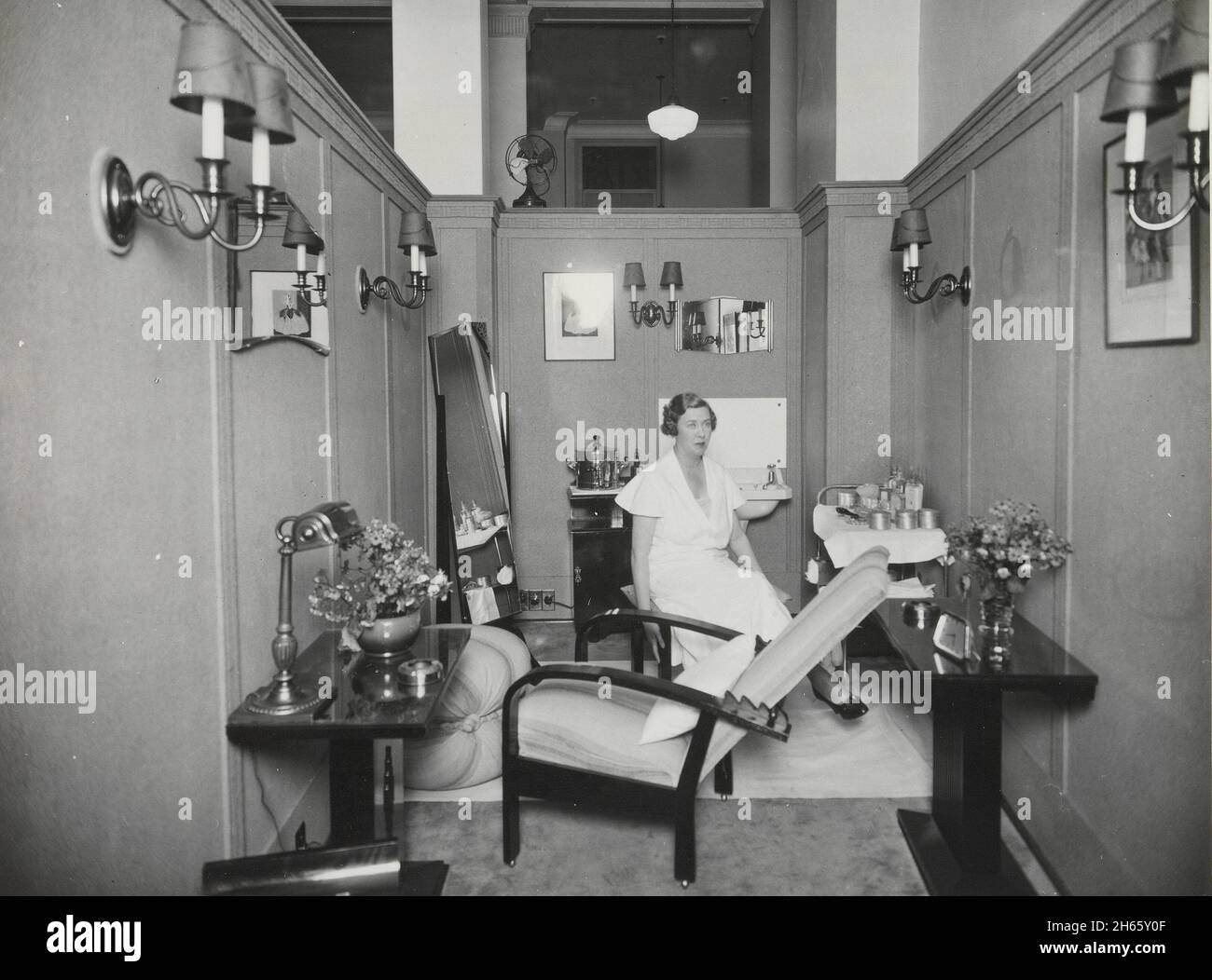 Department store interior 1934 hi-res stock photography and images - Alamy