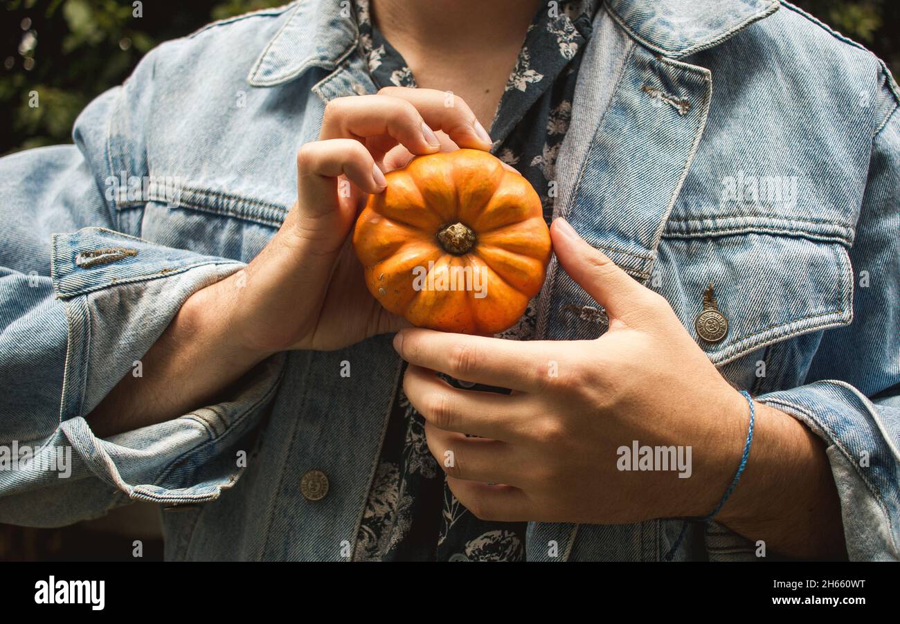 Jean jacket hi-res stock photography and images - Alamy