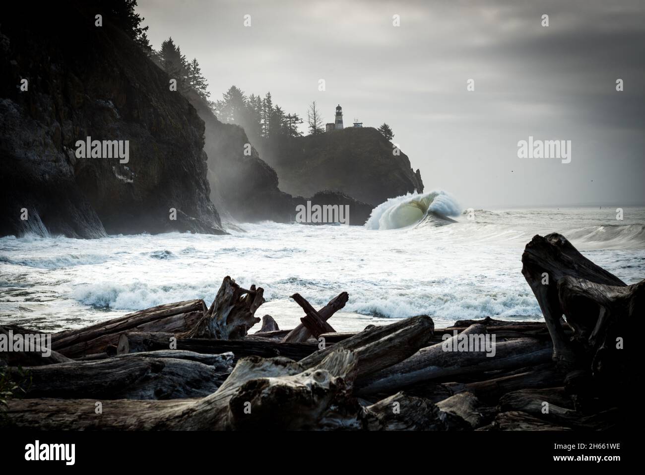 Cape disappointment state park storm hi-res stock photography and ...