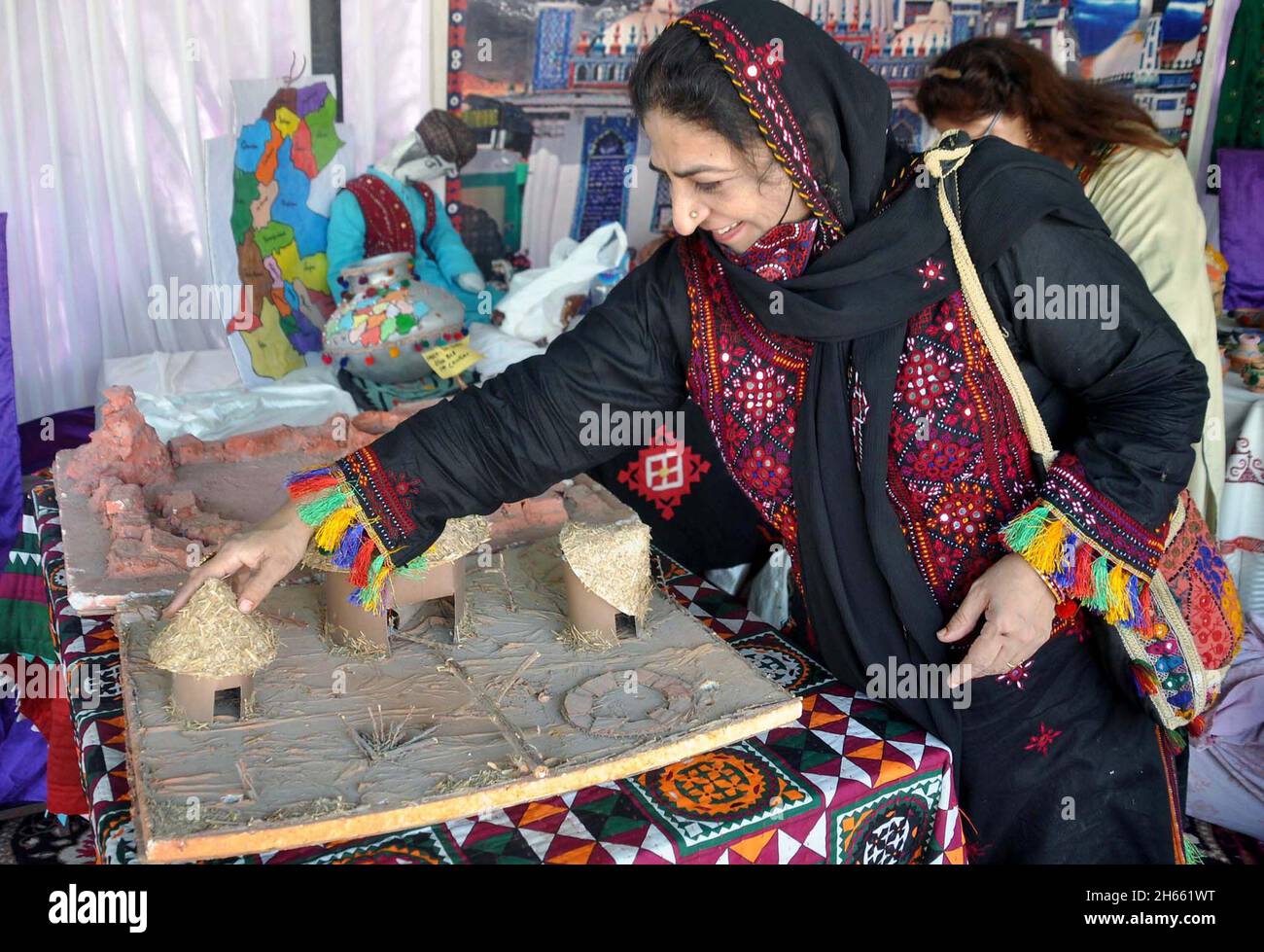 Visitors take keen interest in the displayed handmade Sindhi culture ...