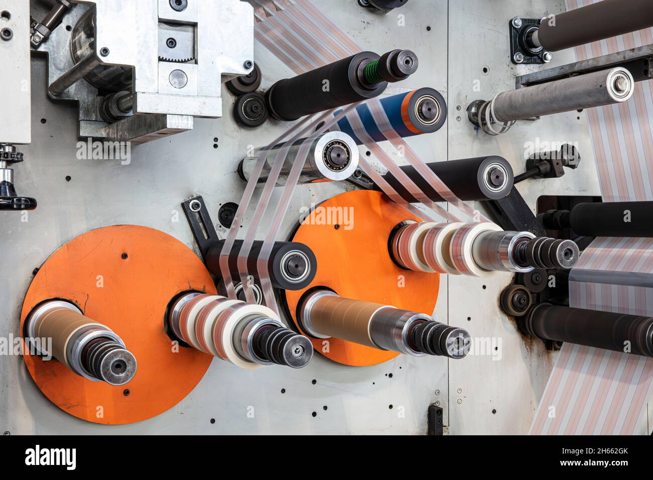 Rotary die cutting machine with slitting blade system. Production of ...