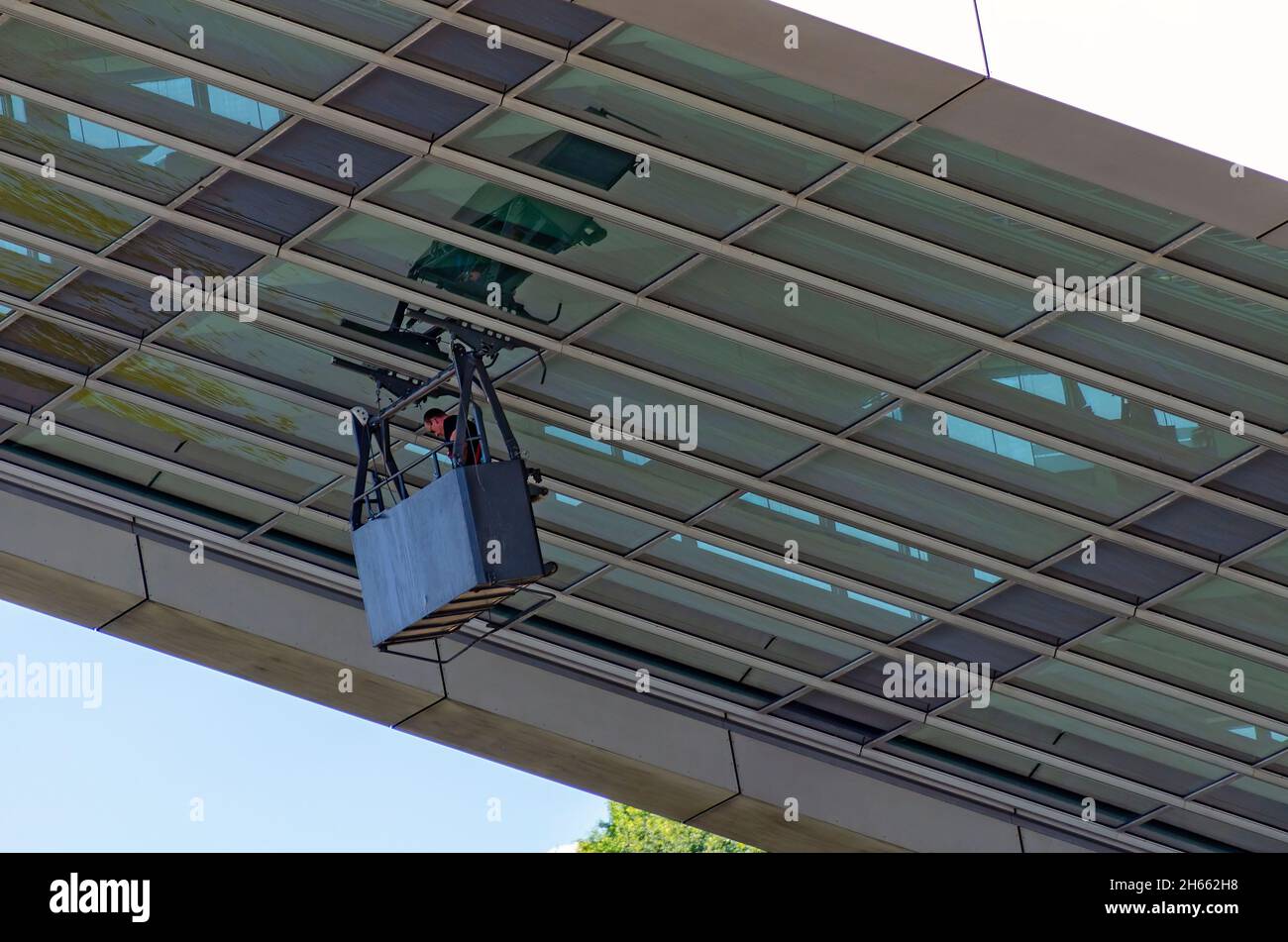 Overhanging basket hi-res stock photography and images - Alamy
