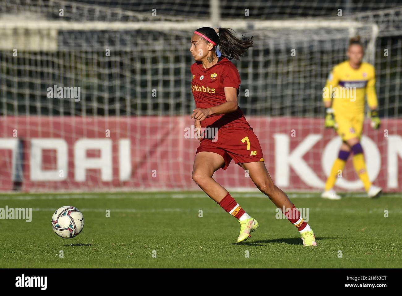 Women andressa hi-res stock photography and images - Alamy