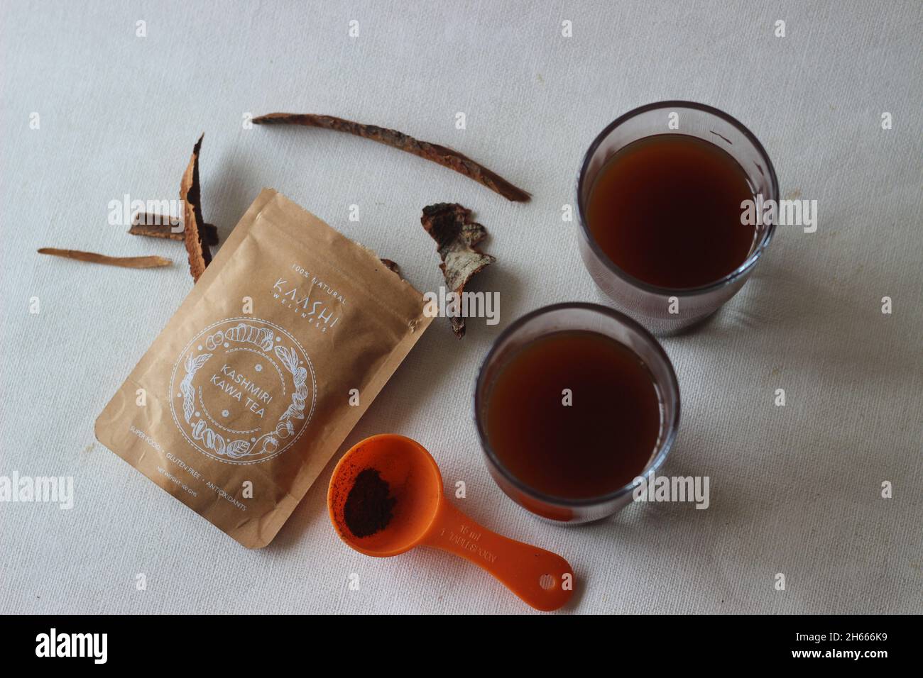 India kahwa tea hi-res stock photography and images - Alamy