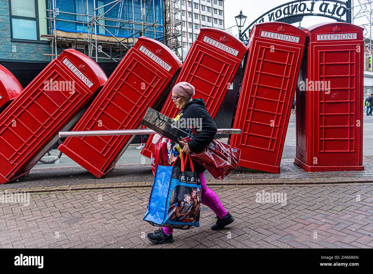 KINGSTON LONDON, UK. 13 Nov, 2021. A sculpture "Out of Order"by David ...