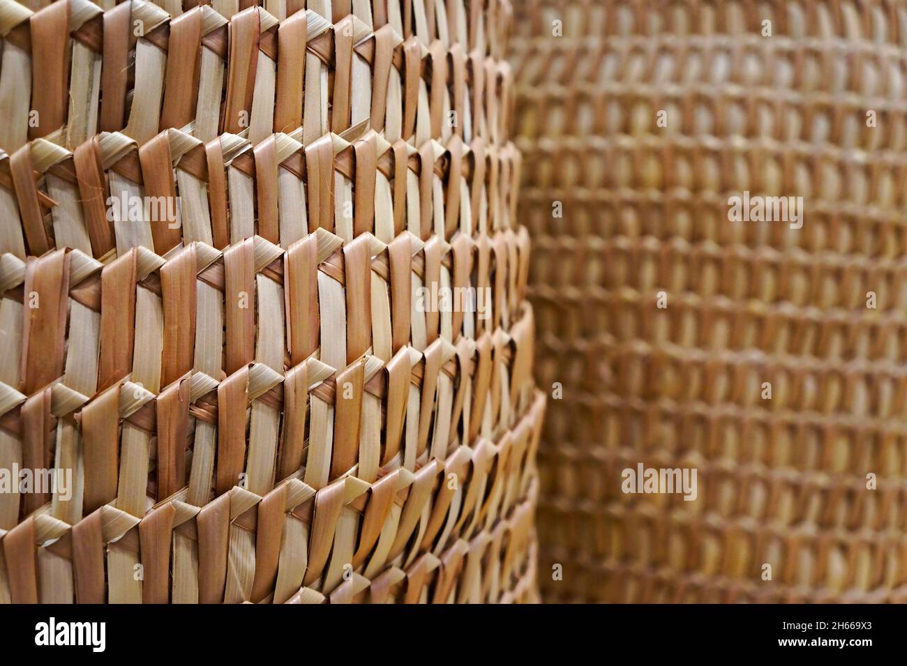 Straw basket detail texture background Stock Photo - Alamy
