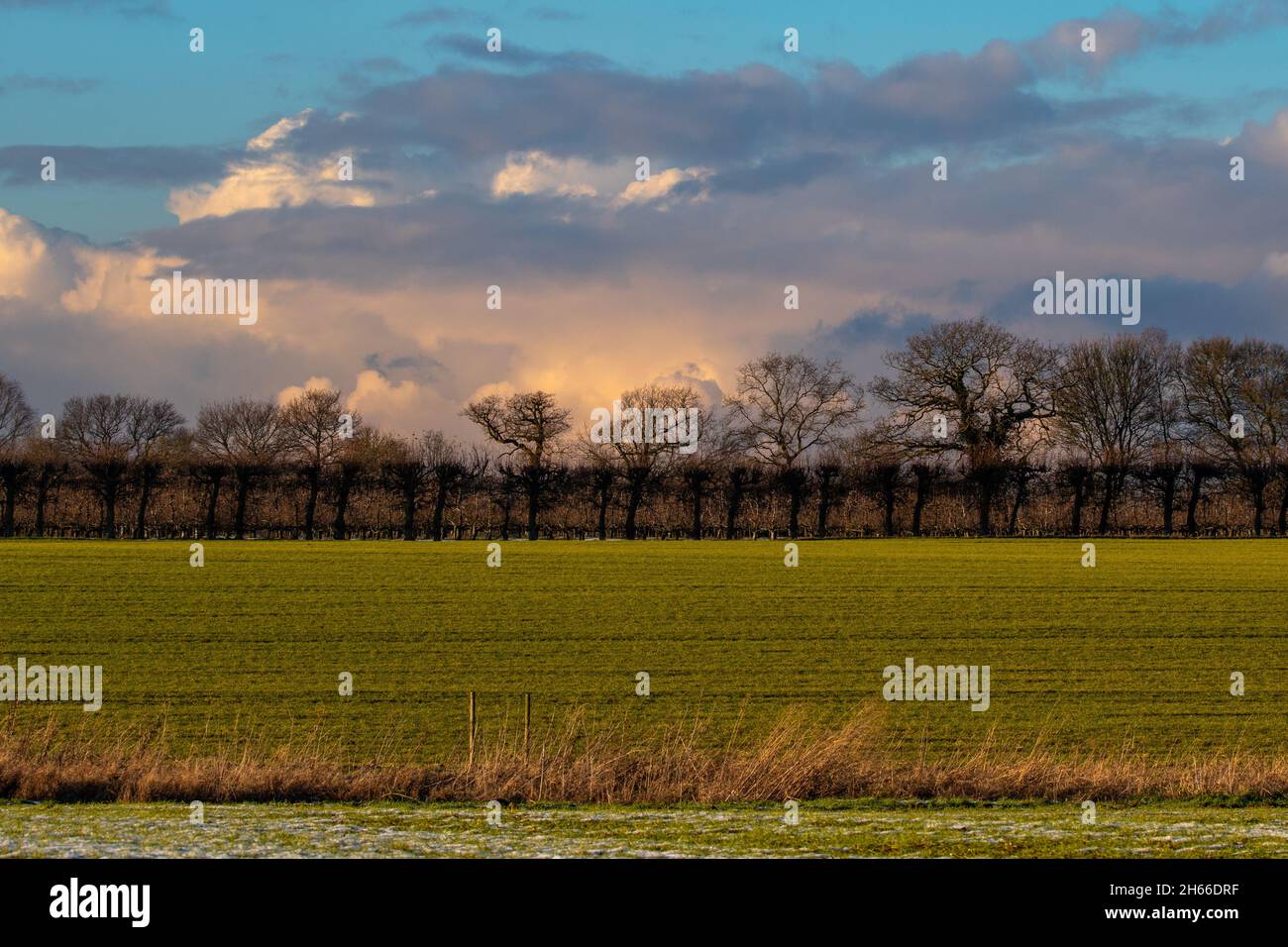 A farmland sunset . Dramatic clouds and colourful light as the sun ...