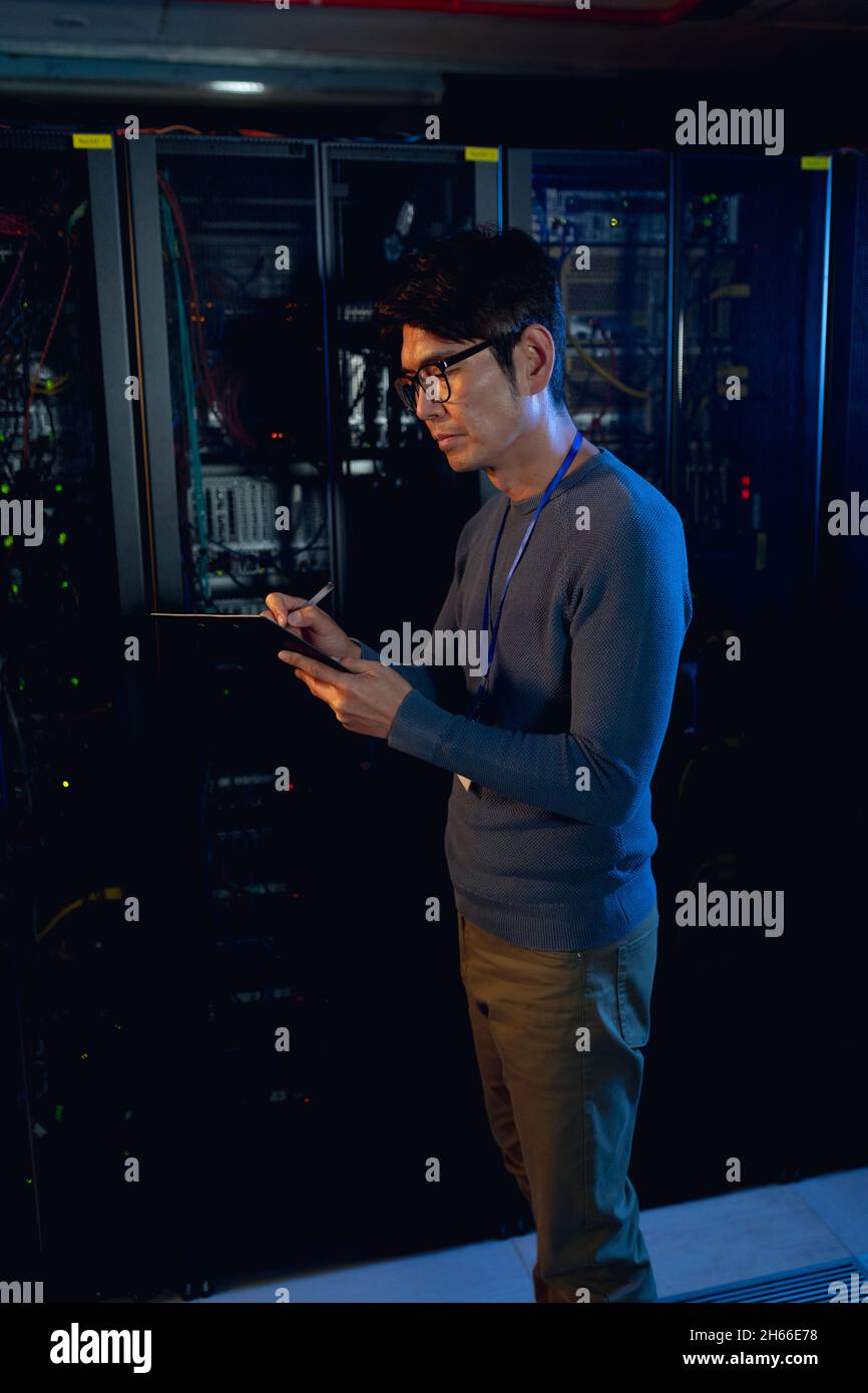 Engineer writing hi-res stock photography and images - Alamy