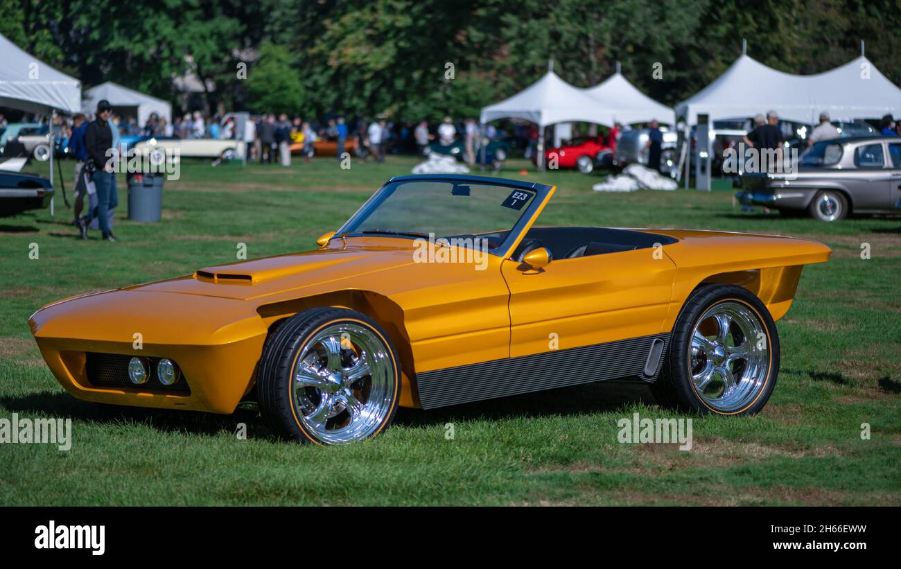 GROSSE POINTE SHORES, MI/USA - SEPTEMBER 19, 2021: A 1957 Studebaker ...