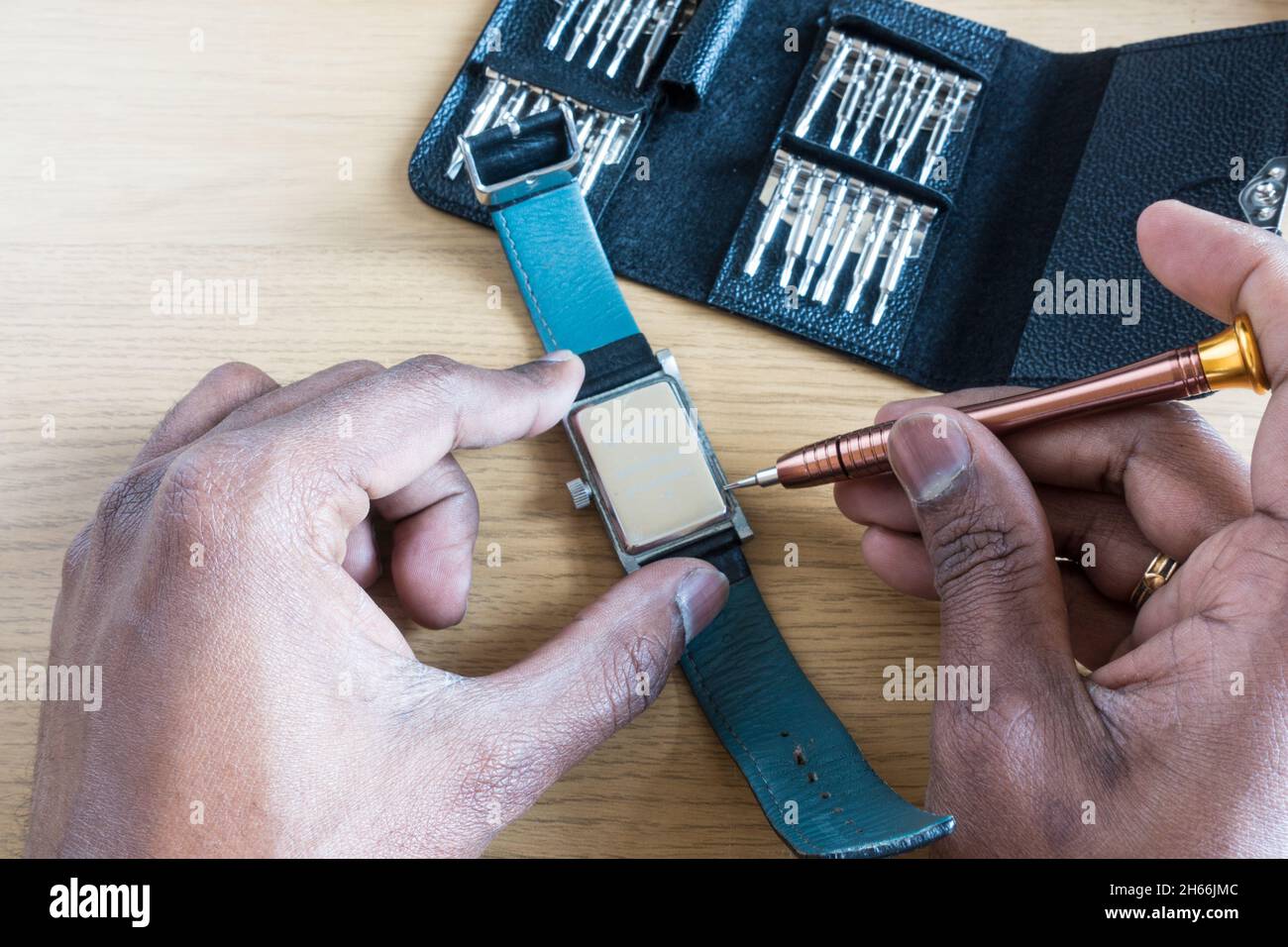 Broken watch hi-res stock photography and images - Alamy