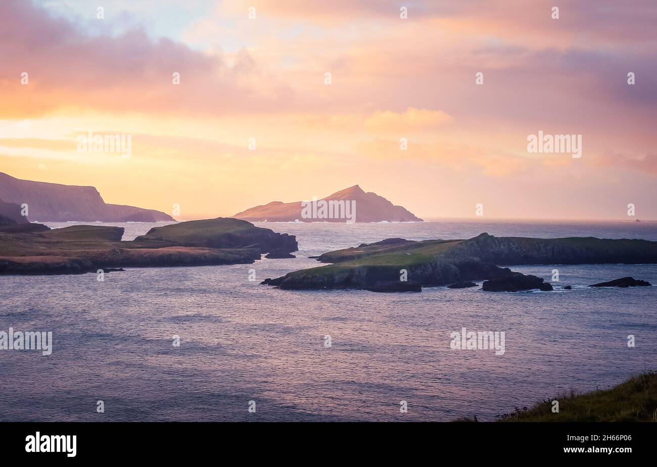 Beautiful landscape killarney national hi-res stock photography and ...